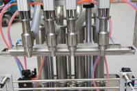 China Automatic 4 Heads Liquid Filling Machine Bottling Line With Low Price Liquid Filling Machine for Production Line for sale