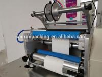 China Tabletop Adhesive Semi Automatic Labeling Machine for Round Ren Wine Bottles for sale