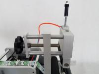 China LT-80D Pneumatic Round Bottle Labeling Machine with 220V/110V Power 25-50 Pieces/Min for 15-120 mm Diameter Bottles for sale