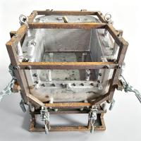 China Custom Deep-Draw Cast Aluminum Rotomolding Mold with Heavy Steel Cage & Toggle Clamps for Industrial Containers & Heavy-Duty Storage Boxes for sale