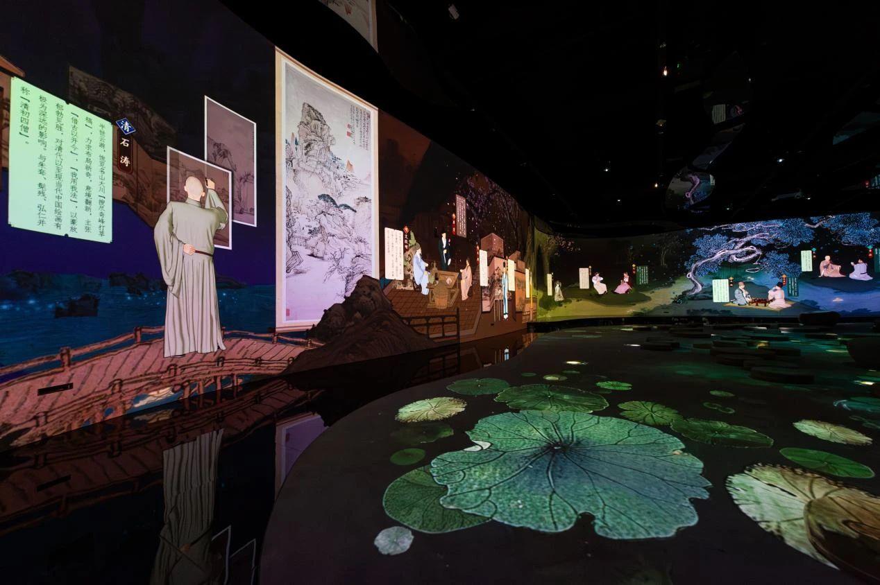 Auditorium with synchronized floor projections and immersive lighting