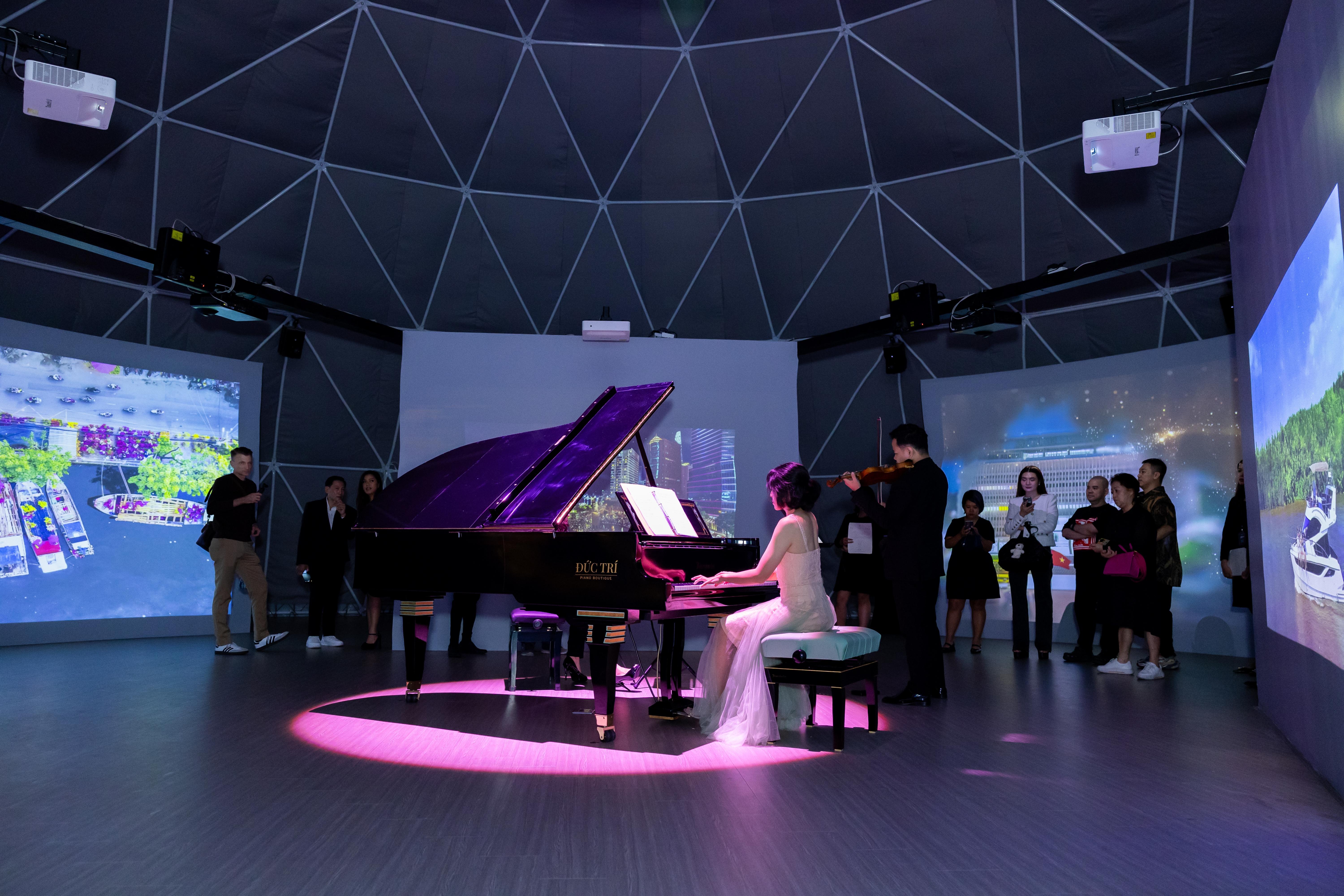 Close-up projection of a pianist's hands by FLYIN AH-428UT