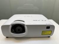 China Flyin 5000 ANSI Lumens 3LCD Laser Projector WUXGA Short Throw 0.44:1 HDBaseT Education for sale