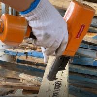 China Pneumatic Air Nail Puller BD70 Nail Remover for Wood Pallets Max Nail Length 2 1/2IN for sale