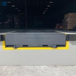 China Warehouse Hydraulic Dock Leveler For Heavy Loads for sale