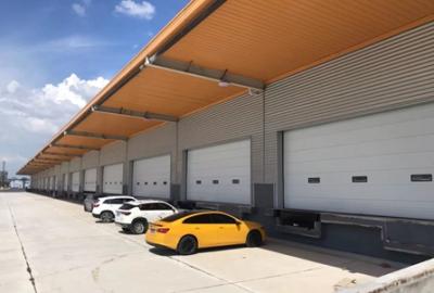 China Customizable 40mm Thickness Wind-Resistant Energy-Saving Industrial Sectional Door for Warehouses for sale