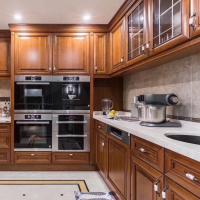 China Classical Kitchen Cabinet with Quartz Countertop and Blum Hardware for sale