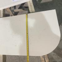 China Stain Resistant Calacatta Dorada Quartz Stone Countertop For Kitchen Cabinet for sale