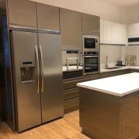 China Customized Modern Design Smart Kitchen Automatic Door Kitchen Cabinets for sale