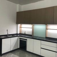 China Modern Kitchen Cabinet Eco Friendly Scratch Resistant Particle Board Doors for sale