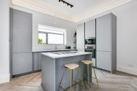 China Modern Cabinets Furniture Industrial High Glossy Lacquer Wood Kitchen Cabinet for sale