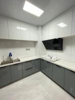 China Apartment Elegant Modern Minimalist Kitchen Cabinet For Stylish Interiors for sale