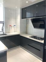 China Apartment Elegant Modern Minimalist Kitchen Cabinet For Stylish Interiors for sale