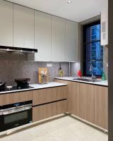 China Apartment  Melamine Elegant European Kitchen Cabinet With Quartz Countertop for sale