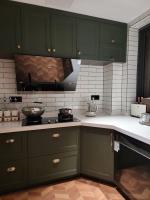 China Apartment Modern Villa Furniture Melamine Kitchen Cabinet With Island for sale