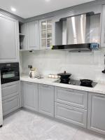 China Large Dirty Proof White Modular Kitchen Cabinets  Antique Furniture Hotel for sale