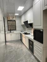 China Large Dirty Proof White Modular Kitchen Cabinets  Antique Furniture Hotel for sale