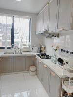 China Large Dirty Proof White Modular Kitchen Cabinets  Antique Furniture Hotel for sale
