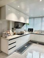 China Factory Australia Personalized Design Custom Wood Modern Kitchen Cabinet for sale