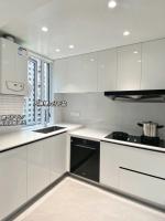 China Customized Modern High Gloss Lacquer Finish Wooden Kitchen Cabinet for sale