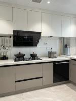 China Affordable Price Grain MDF Door Panel With Dtc Hinge Wood Kitchen Cabinet for sale