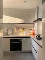 China Modern Modular Kitchen Cabinets Lacquer Designs with Acrylic Door Finish for sale