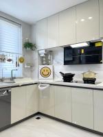 China Luxury Custom Cabinets Modern Kitchen Island Kitchen Cabinets For villa for sale