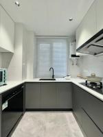 China Modern High Gloss Kitchens Furniture Islands Designs Modular Kitchen Cabinet Set for sale