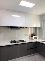 China Residence Wholesaler Wooden Kitchen Furniture Modern Kitchen Cabinet Design for sale