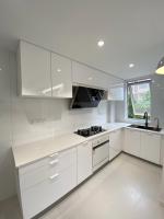 China Cupboards Furniture Modern Free Designs Modern Complete Kitchen Cabinet Set for sale