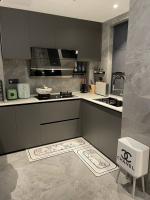 China Cupboard Cabinets Makers Kitchen Furniture Modular Kitchen Cabinets with Island for sale