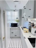 China Laminate Kitchen Cabinet Sets With Clear Glass Door Panel Wall Cabinets for sale