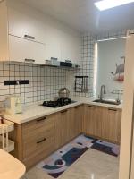 China Custom Made Home Furniture Laminate Modern Style Kitchen Cabinets for sale
