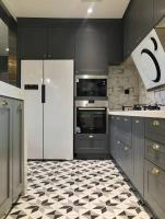 China Economic Style Flat Panel Laminate Small Kitchen Cabinets for Villa for sale