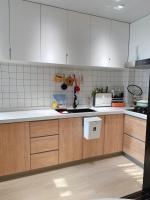 China Customized Kitchen Modern Chinese Furnituer Melamine Kitchen Cabinetry for sale