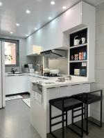 China MDF Natural Wood Grain Melamine Kitchen Cabinets For Apartment for sale