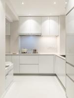 China MDF Natural Wood Grain Melamine Kitchen Cabinets For Apartment for sale