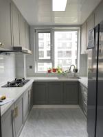 China MDF Natural Wood Grain Melamine Kitchen Cabinets For Apartment for sale