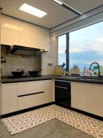 China Modern Furniture European Style Laminate Kitchen Cabinets Chinese Furniture for sale