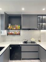 China Wood Grain Laminate And White Finish Color Mixed Kitchen Cabinet for sale