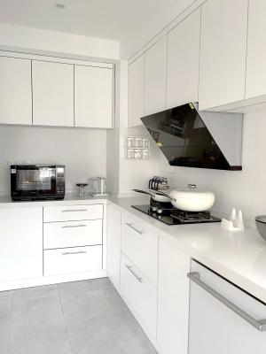 China Modern Prime Oak Laminate Kitchen Cabinets With Woodmatt Finish For Hotel for sale