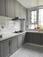 China Modern Prime Oak Laminate Kitchen Cabinets With Woodmatt Finish For Hotel for sale