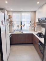 China Oak Woodgrain Finish Waterproof Particle Board Kitchen Cabinet For Villa for sale