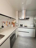 China Matte Anti-Scratch Lacquered Hygienic Kitchen Cabinet With Gallery Lighting for sale
