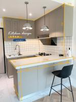 China Matte Anti-Scratch Lacquered Hygienic Kitchen Cabinet With Gallery Lighting for sale