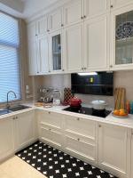 China Linear Style Fixed George Standard Export Packing Customized Wooden Kitchen Cabinet for sale