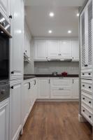China Waterproof Classic Lacquer Kitchen Cabinet With Bar Counter Or Apartment for sale
