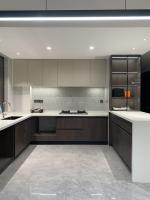 China Waterproof Classic Lacquer Kitchen Cabinet With Bar Counter Or Apartment for sale