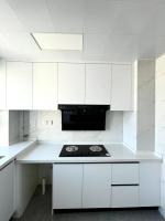 China Customizable Factory Price Custom Classic Style Kitchen Cabinet Furniture for sale