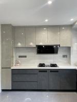 China Apartment High Glossy Lacquer Doors Free Handles Modern Kitchen Furniture for sale